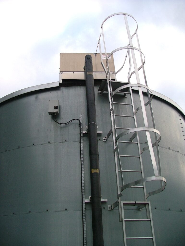 Why Workplace Ladders with Rest Platforms Improve Safety